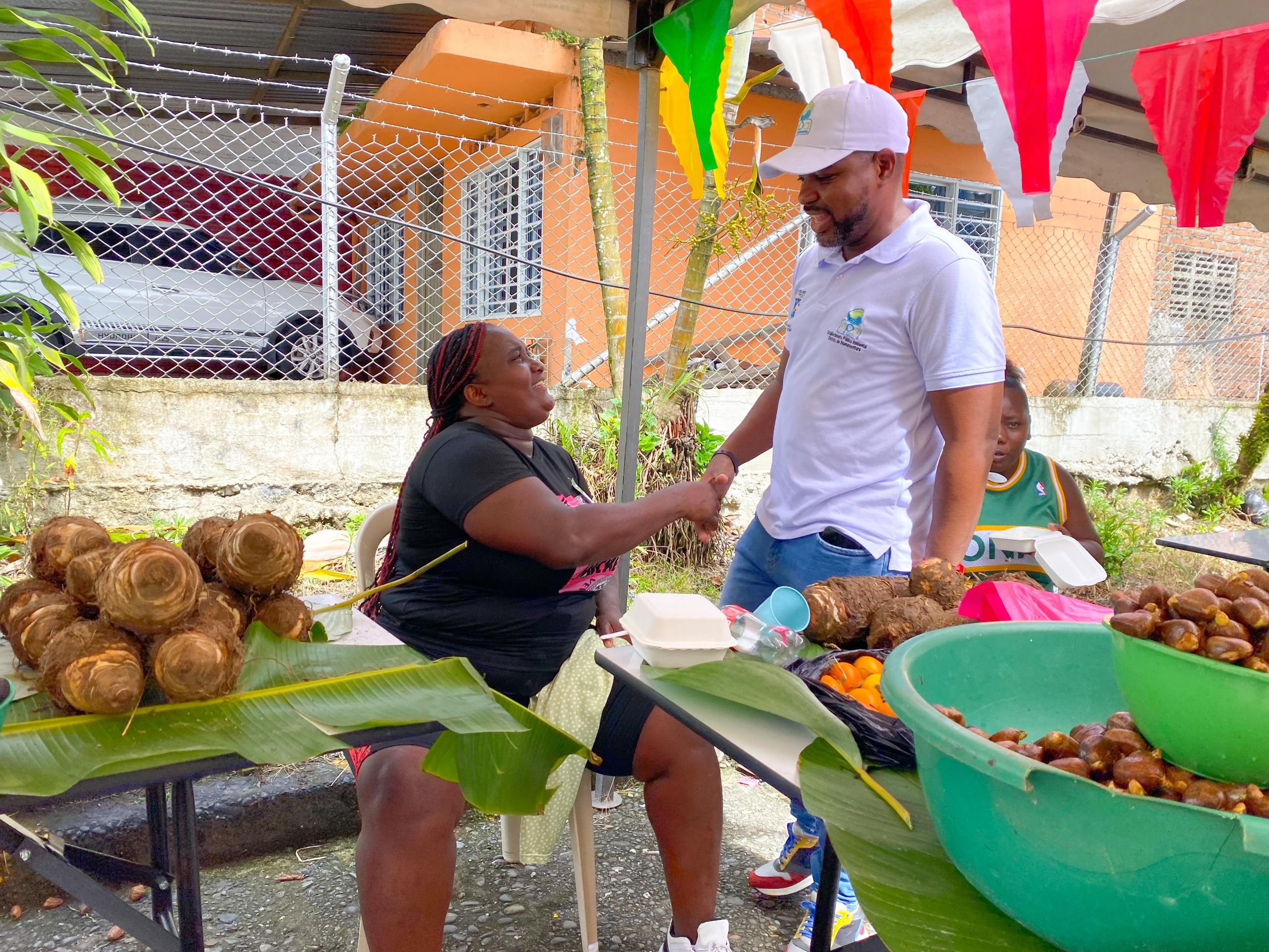 Miniferia Campesina en la Comuna 12 impulsa conciencia ambiental y consumo local en Buenaventura