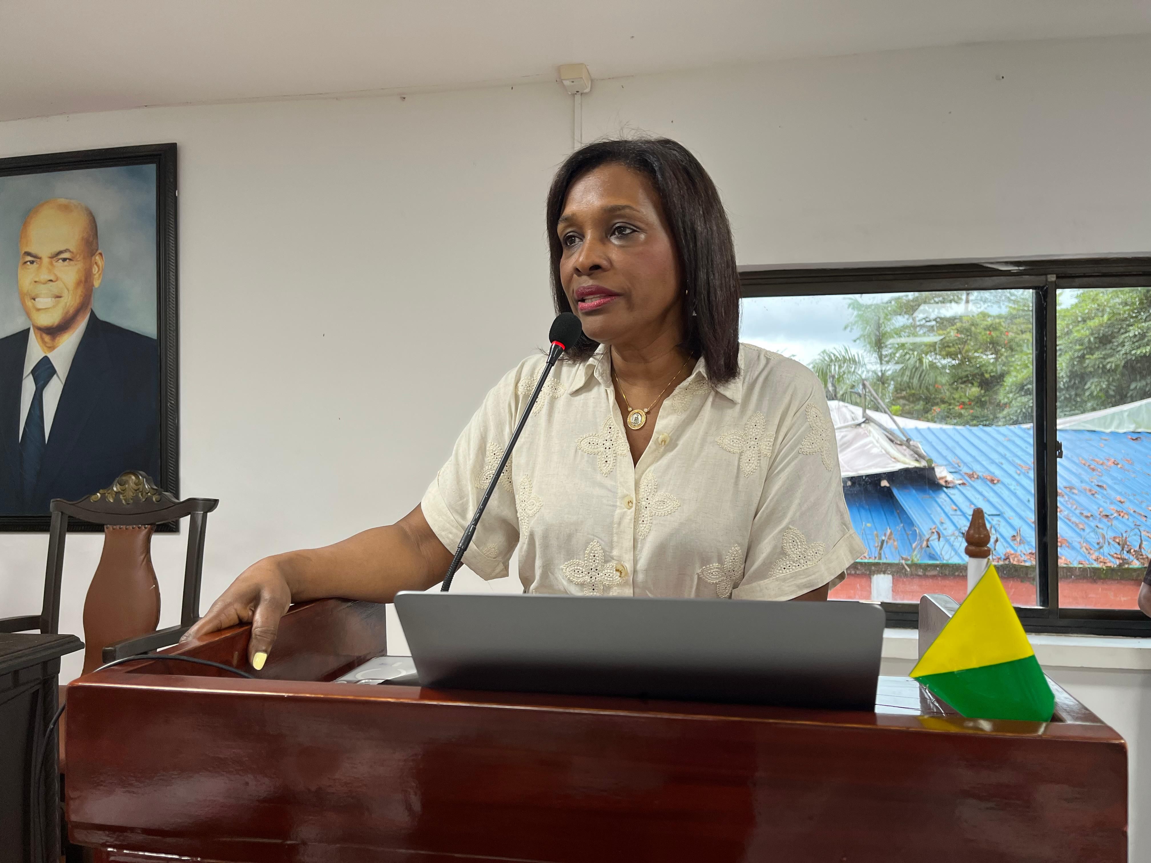 Directora de Administración y Gestión Financiera presentó informe ante ...